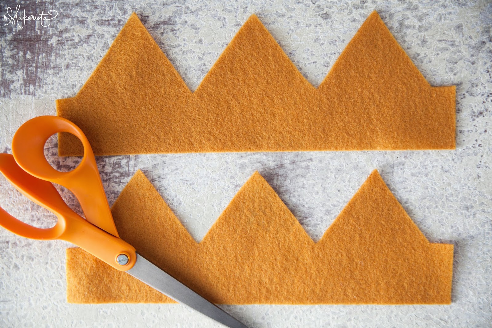 The-Makerista-DIY-Crown-Cutting - The Makerista
